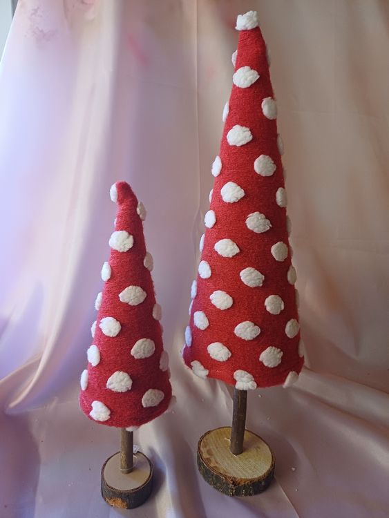 Neu: 2 Tannen im Fliegenpilzlook, Deko (Neu (gemäss Beschreibung)) in Nassen für CHF 9.9 – mit ...