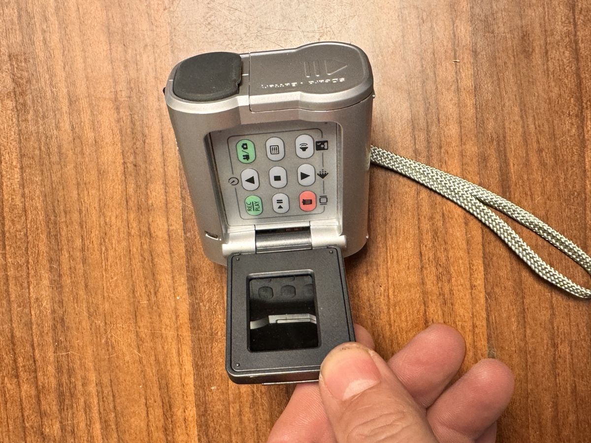 Mustek DV3000 Camcorder - Kompakt und voll funktionstüchtig! (Gebraucht ...