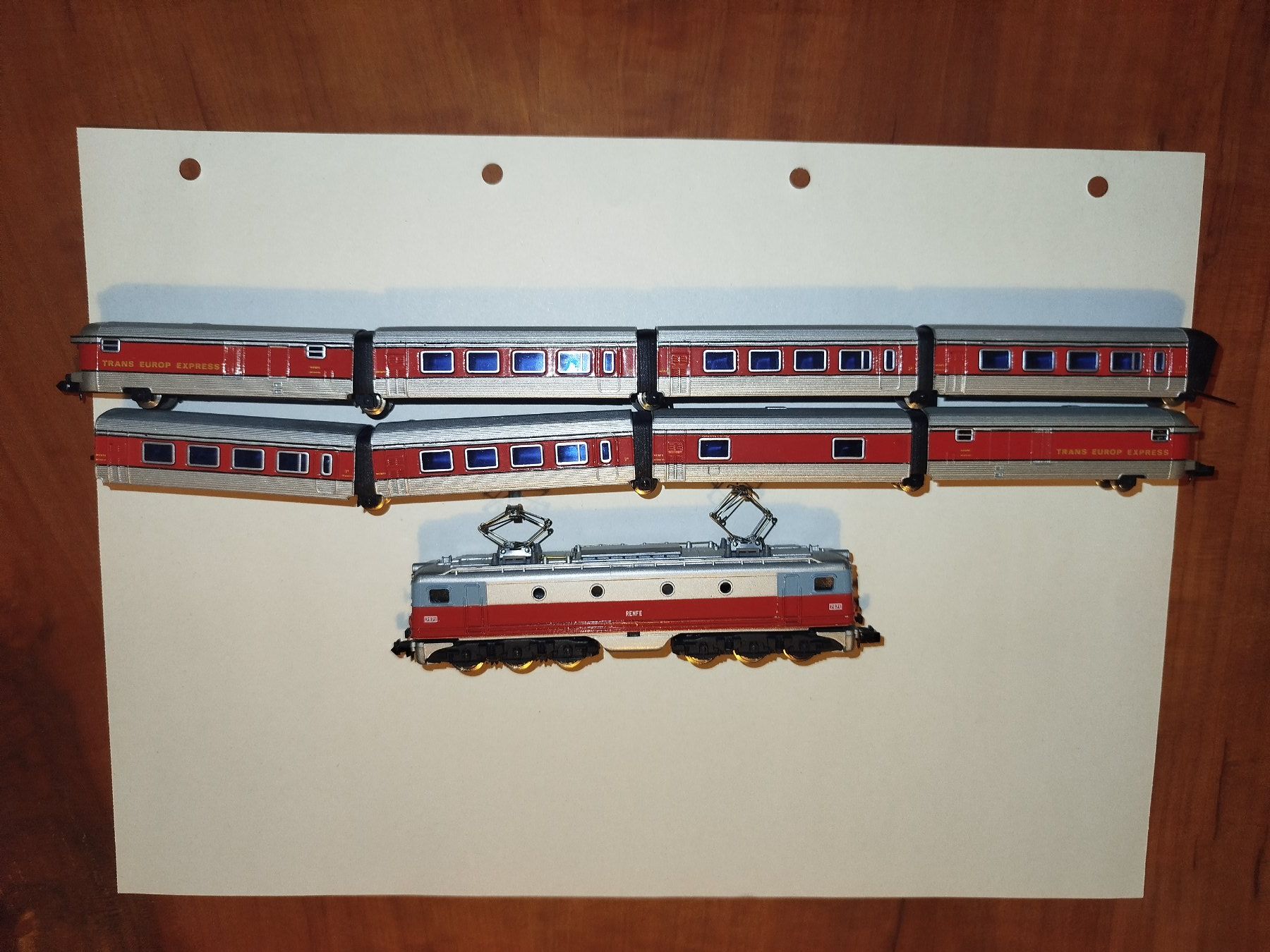 Modelleisenbahn Lokomotive RENFE 7671 und 8 Wagen, Spur N (Gebraucht ...