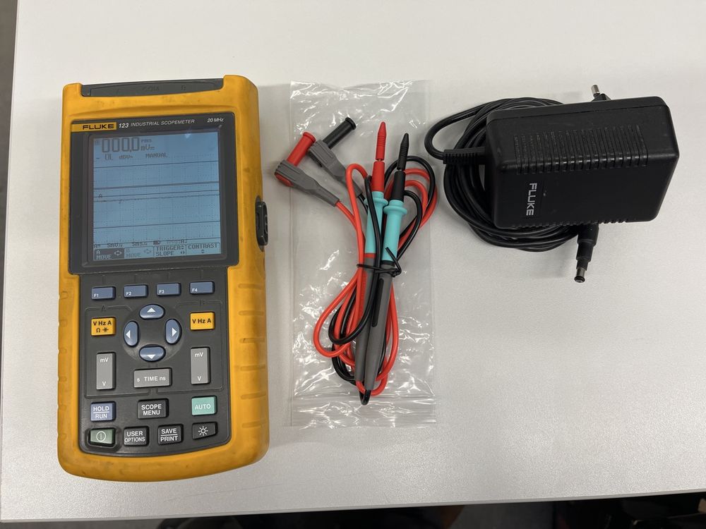Fluke 123 Scopemeter 20 MHz, neuer Akku (Usato) a Oberwil b. Büren per ...