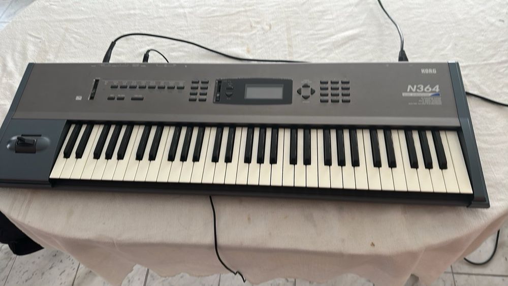 Keyboard and Amplifier (Gebraucht) in Allschwil für CHF 210 – nur ...