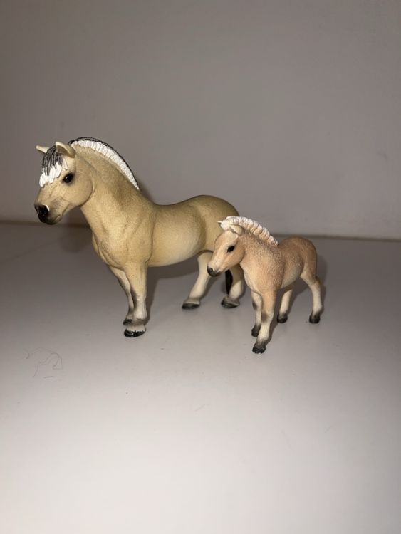 Schleich Fjord Hengst mit Fohlen (Gebraucht) in Bellikon für CHF 10 – mit Lieferung auf Ricardo ...