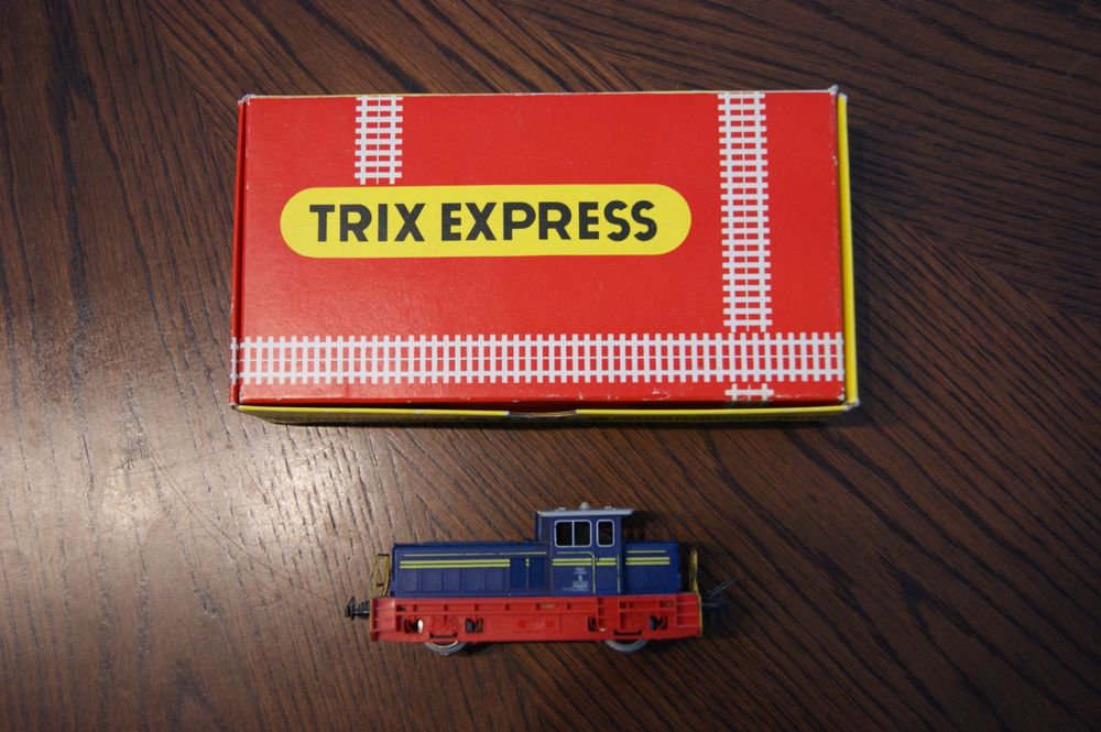 Trix Express Industrie Diesel Lok TE 2258 blau mit Stern | Kaufen auf ...