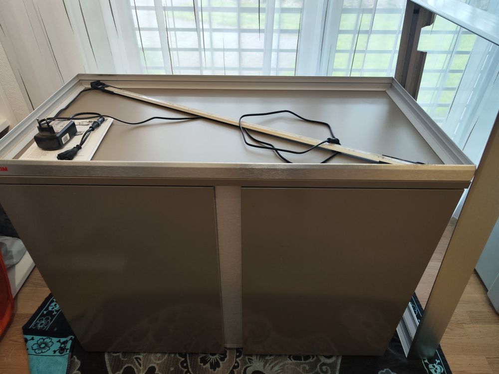 EHEIM Proxima 250 Unterschrank Farbe mocca mit Zubehör | Kaufen auf Ricardo