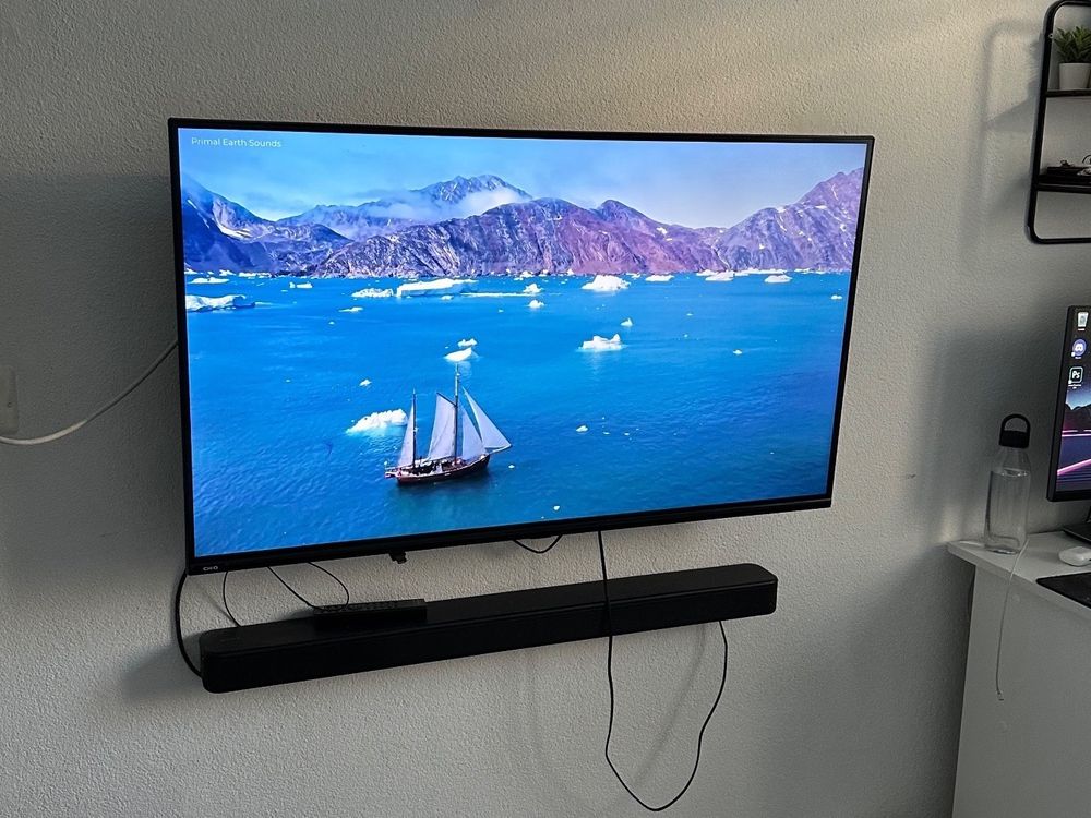 4K SMART TV CHIQ 43 ZOLL FERNSEHER + SONY SOUNDBARS (Gebraucht) in ...