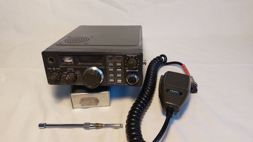 FT-290R YAESU ALL MODE TRANSEIVER inkl. Einschubhalterung (Defekt) in ...