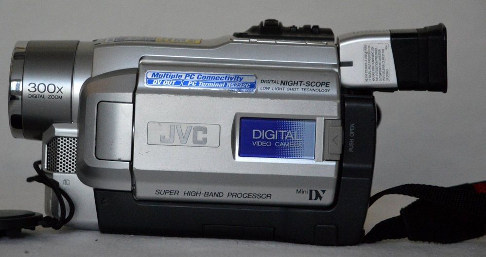 Camcorder / caméscope JVC GR-DVL150E MiniDv (Defekt) in Collonges für CHF 20 – mit Lieferung auf ...