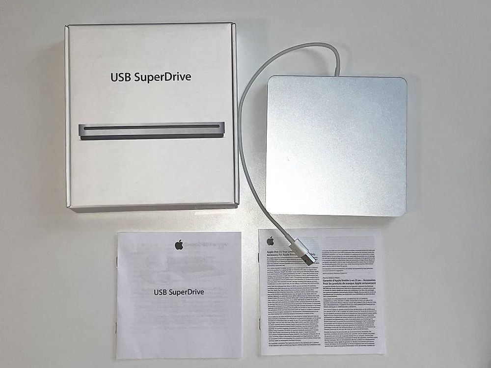 Apple USB SuperDrive A1379 externes DVD/CD Laufwerk (Gebraucht) in St ...