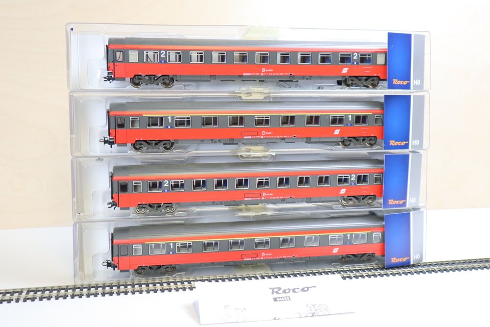 ROCO 4 x ÖBB grosse Personenwagen H0 - 44665 / 44666 (Gebraucht) in ...