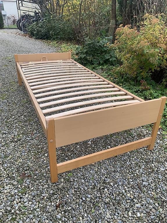 Bett mit Rost 90 x 200 (Gebraucht) in Malters für CHF 1 – nur Abholung ...