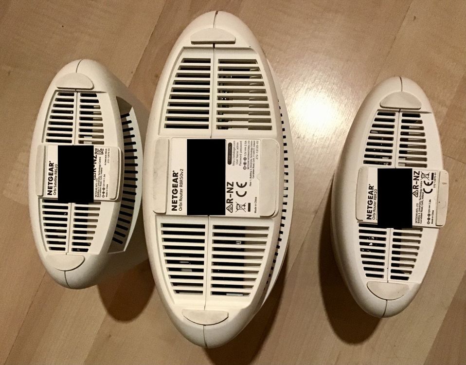 Netgear Orbi Router RBR50v2 mit 2 Satelliten RBS20 | Kaufen auf Ricardo