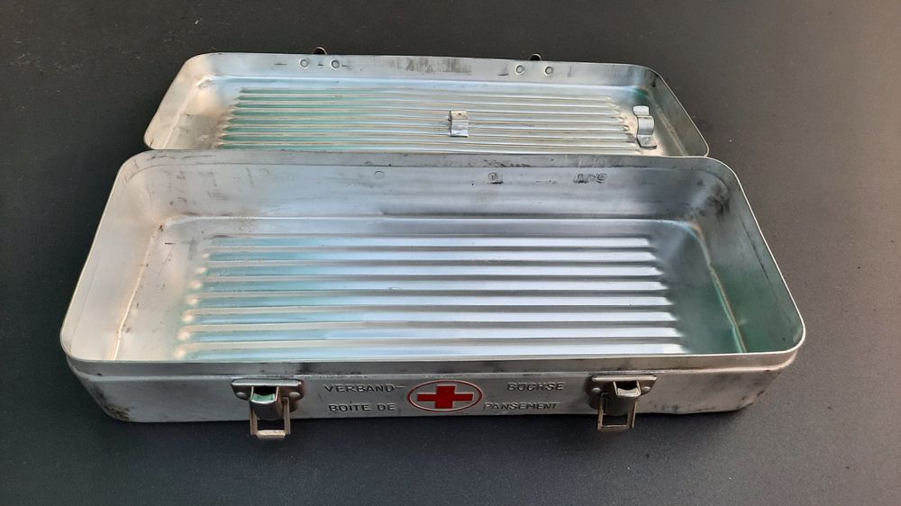 Armee Militär Sanität Blech Box Schweiz (Gebraucht) in Hedingen für CHF ...