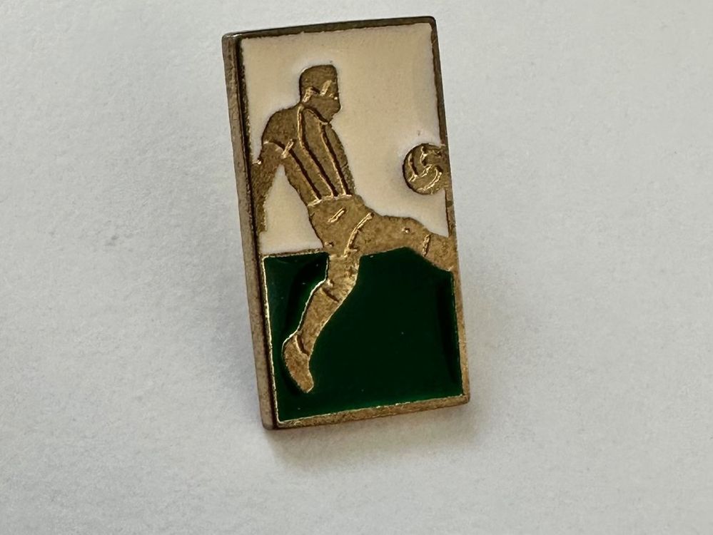 Fussballer Pin (Gebraucht) in Gutenswil für CHF 4 – mit Lieferung auf Ricardo kaufen