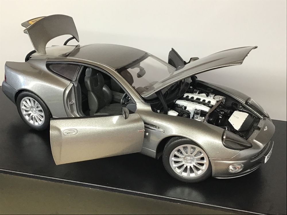 Aston Martin Vanquish Modellauto 1:18, silber (Gebraucht) in Männedorf ...