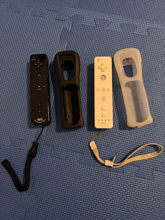 2 Wii Controller mit Motion plus inside schwarz und weiss (Gebraucht ...