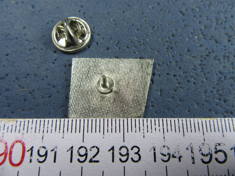 VW VOLKSWAGEN RABBIT AUTO LOGO SCHMUCK-PIN ENAMEL SILBRIG (Gebraucht ...