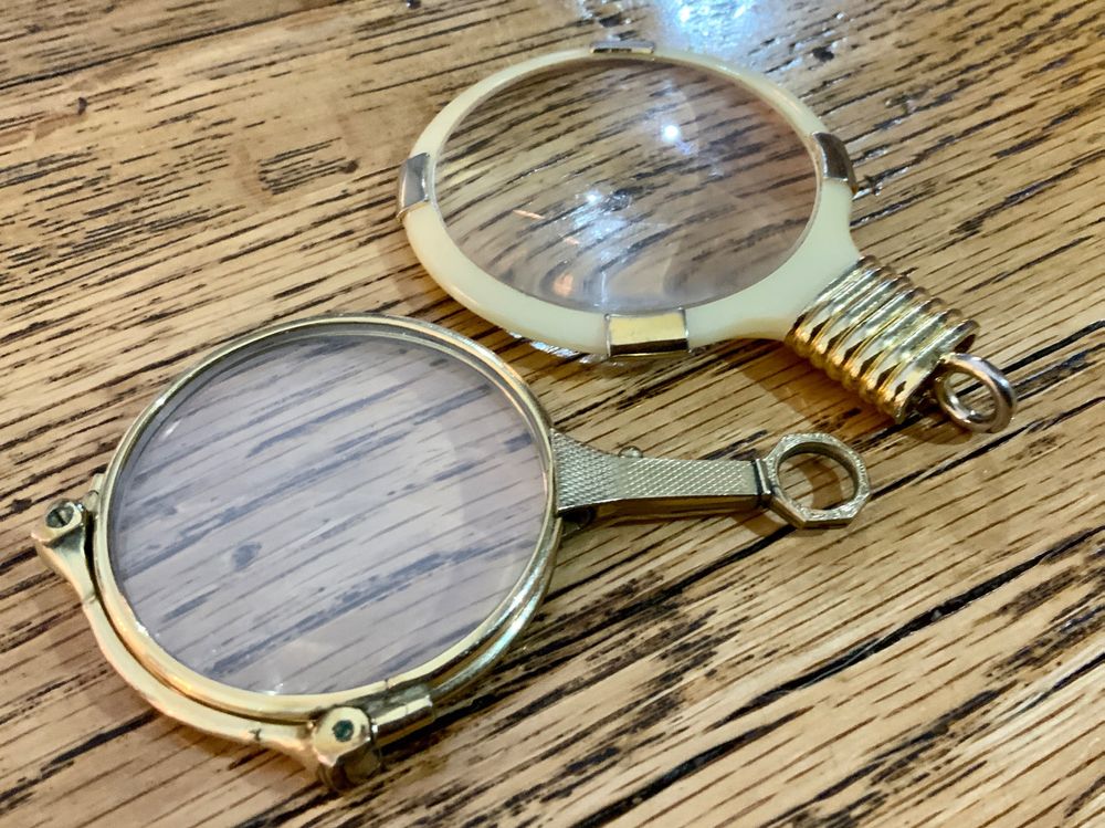 2 ANTIKE ANHÄNGER LONGNON UND LUPPE 30-ER | Kaufen auf Ricardo