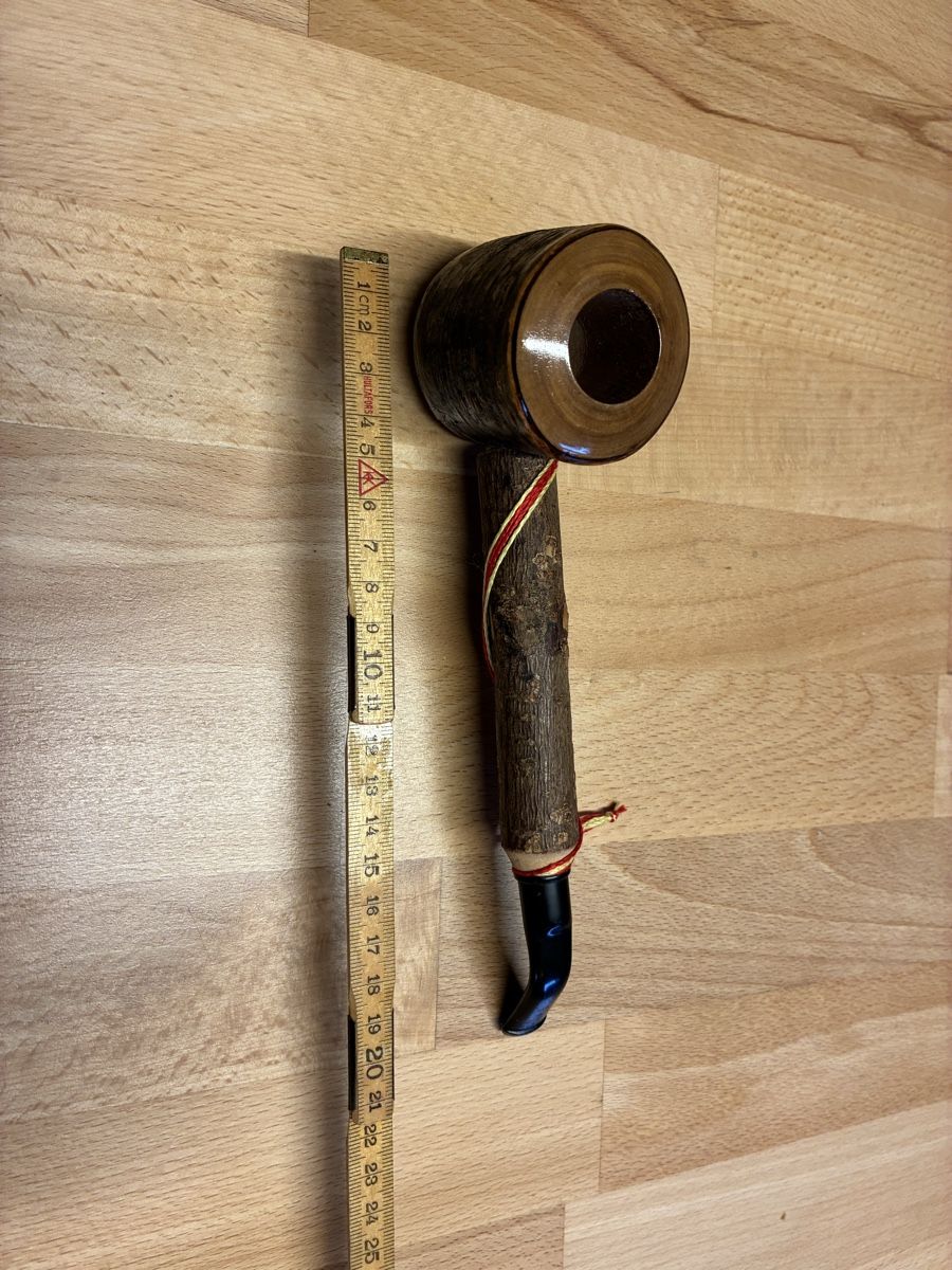 Pipe artisanale en bois véritable, décor rustique. (D'occasion) à Les ...