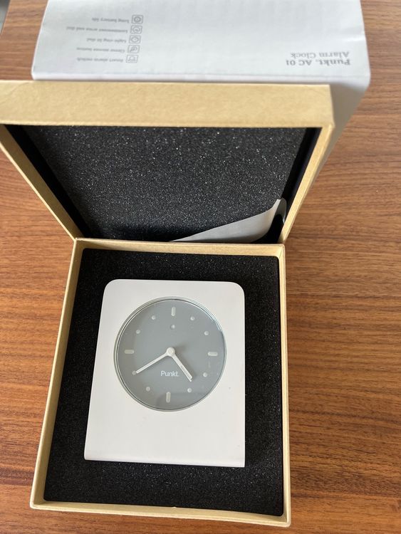 Punkt. Designer Uhr / Wecker m. Beleuchtung (Neu (gemäss Beschreibung ...