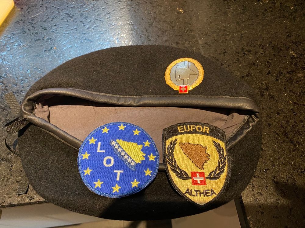 EUFOR ALTHEA, SWISSINT: Béret mit Emblem A Trp+2 Badge EUFO (Gebraucht ...