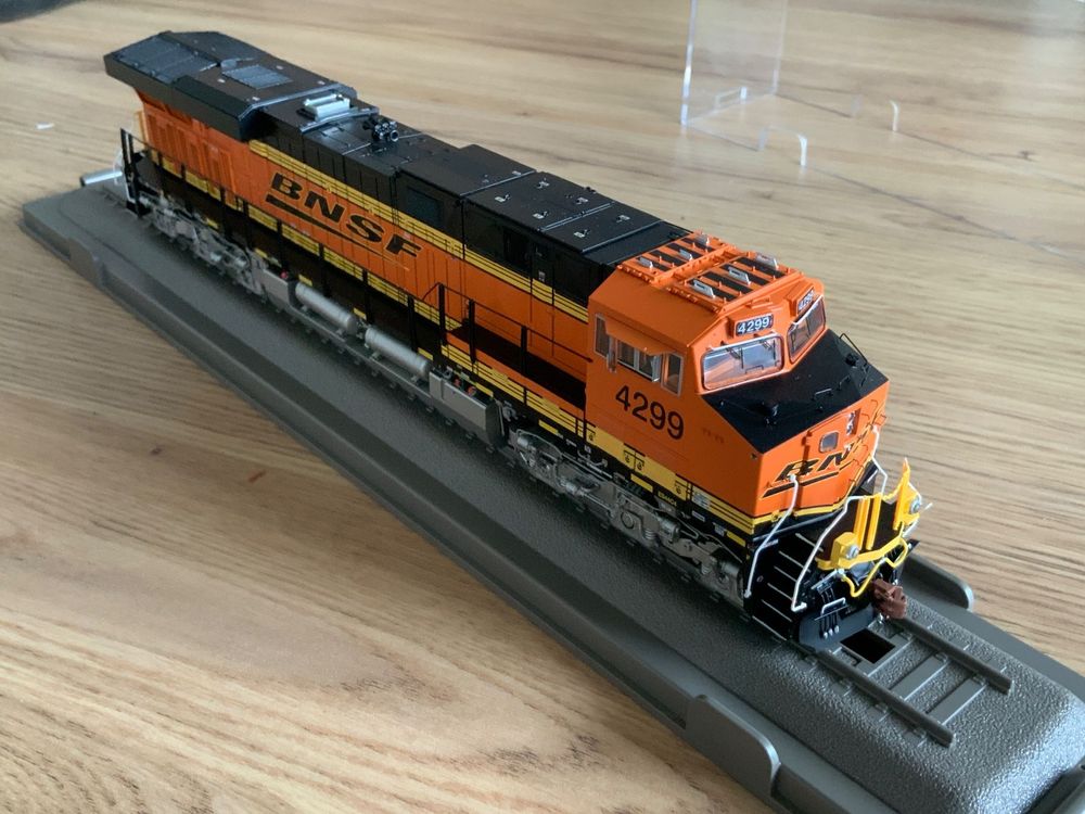 SCALE TRAINS ES44C4 GEVO BNSF (Gebraucht) in Bern für CHF 175 – mit ...