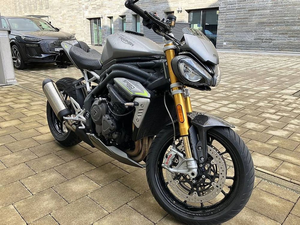 Verkaufe Speed Triple 1200 RS | Kaufen auf Ricardo