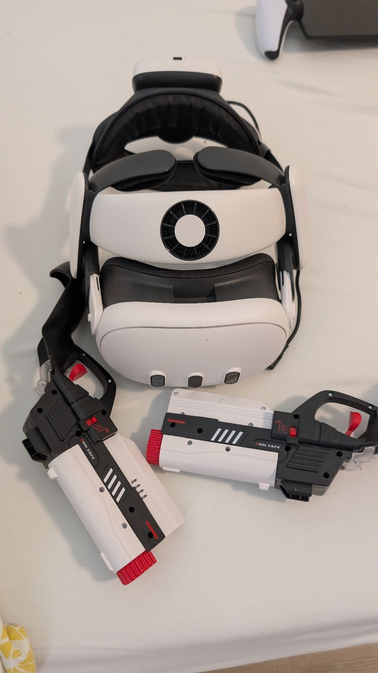 Meta quest 3 inkl. bobostrap S3 Pro und 2x haptic guns (Neu (gemäss ...