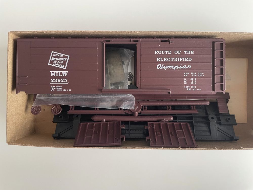 Roundhouse: Milwaukee Box Cab Olympian 23925, Nr. 1023 (Neu und ...