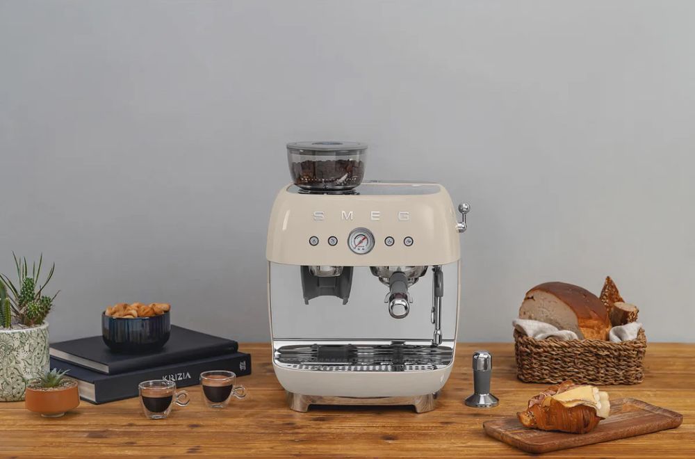 SMEG Kaffeemaschine SMEG EGF03CREU mit Garantie bis 2027 (Neu (gemäss ...