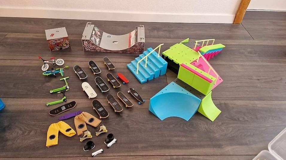 Tech Deck mini skateboard, trotinettes, patins, vélos (Gebraucht) in ...