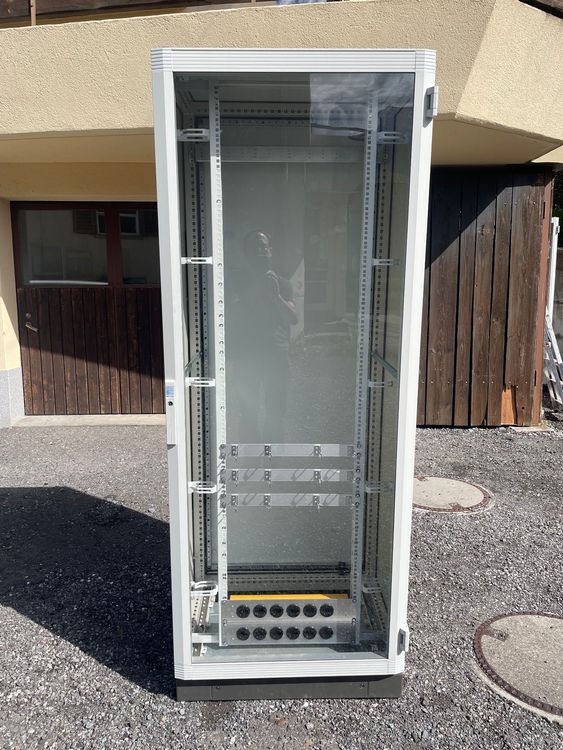 Netzwerkschrank Serverschrank 19 Zoll abschliessbar mit G... (Gebraucht ...