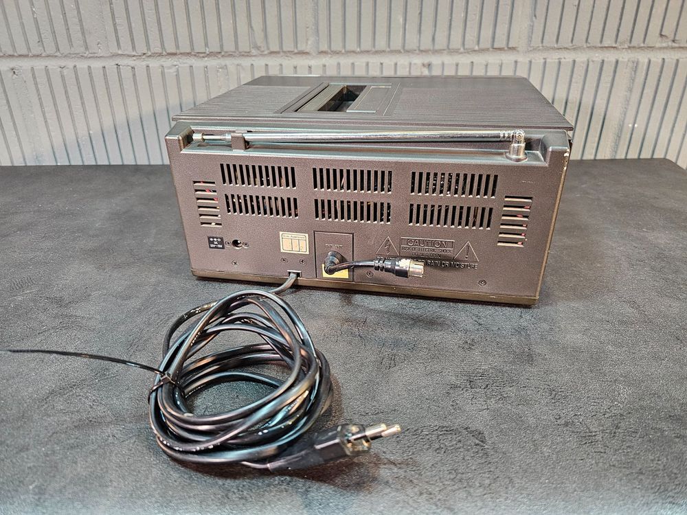 Intervision 2-Band Color-TV-Clock-Radio TV-487 Fernseher (Gebraucht) in ...