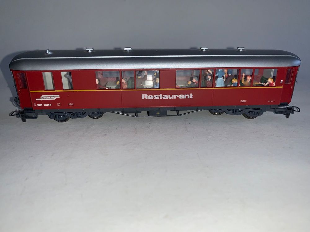Bemo H0m: RhB Speisewagen WR 3813 mit Figuren (Gebraucht) in Speicher für CHF 40 – mit Lieferung ...