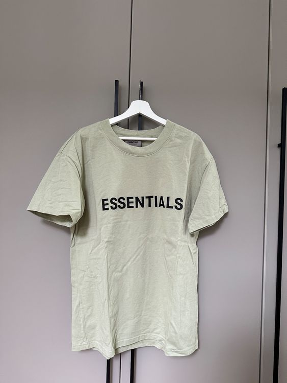 Essentials T-Shirt (Gebraucht) in Horgen für CHF 24.9 – mit Lieferung ...