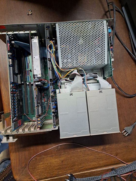 Amiga 2000 inkl. Monitor und Tastatur (Defekt) in Wängi für CHF 461 ...