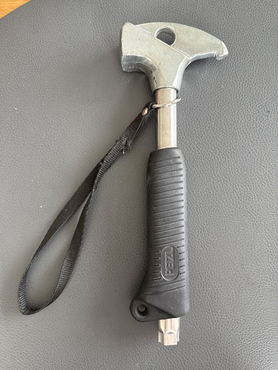 Petzl Hammer zum Routen Bohren (Gebraucht) in Spiez für CHF 40 – mit ...