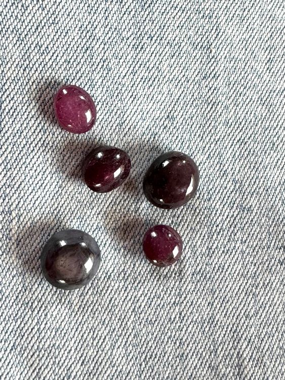 Stern Rubin 5 Cabochons wunderschön ECHT (Neu und originalverpackt) in ...