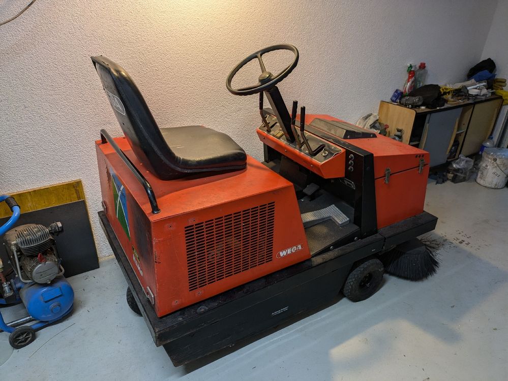 Hako Kehrmaschine, Defekt, ab Platz. (Defekt) in Aarburg für CHF 600 – nur Abholung auf Ricardo ...