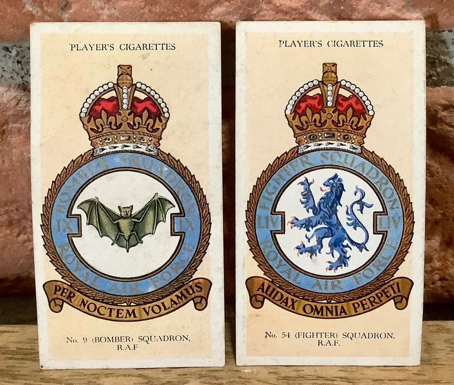 19 Antike Sammelbilder Royal Air Force Abzeichen England (Gebraucht) in Root für CHF 8 – mit ...