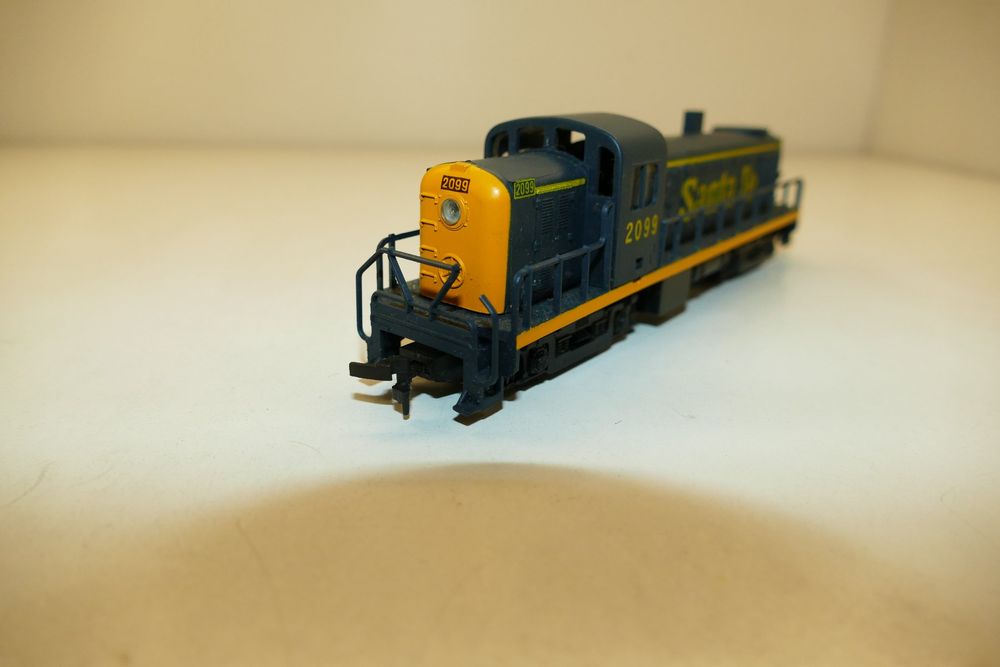 Spur H0: US Diesellok Dummy Santa Fe #2099 (Gebraucht) in Niederhasli ...