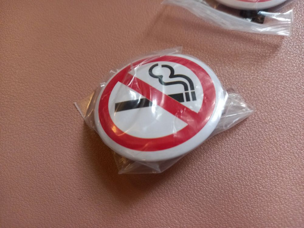 20x Badge „Nichtraucher“ neu - Badge "Non-fumeur" | Kaufen auf Ricardo