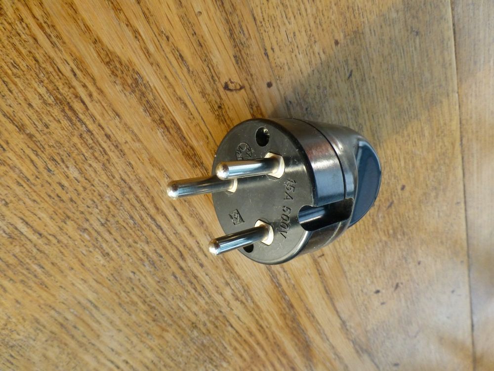Antiker CH Stromstecker, Stecker 500V 15A von Kochherd (Gebraucht) in Flamatt für CHF 5 – mit ...