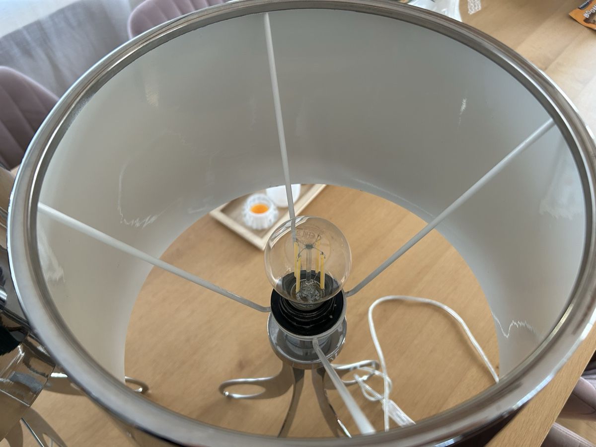 Lampes de table modernes acier chromé (D'occasion) à Cheseaux-Noréaz ...