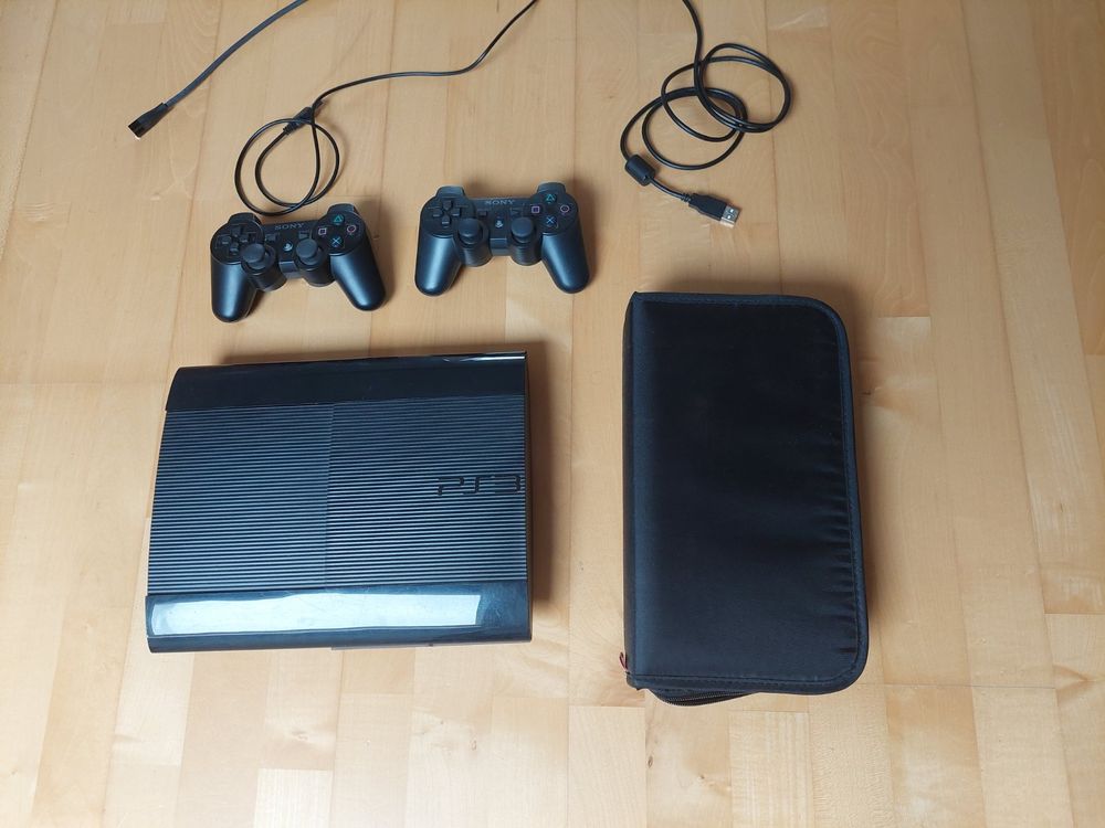 PS3 SuperSlim, 2x Controller, 18x Games in Hülle | Kaufen auf Ricardo