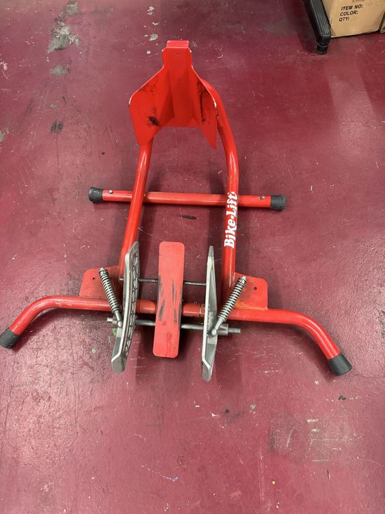 BIKE LIFT PATENTED AUTOMATIC WHEEL CLAMP COD. W-36 S (Gebraucht) in ...