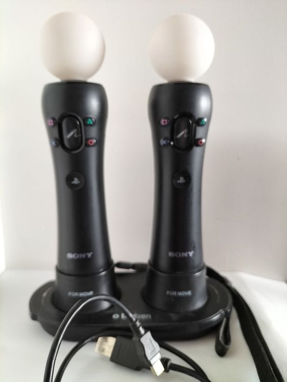 2 Motion Controller mit Ladestation (PSVR) (MOVE) (PS4)(PS3) (Neu ...