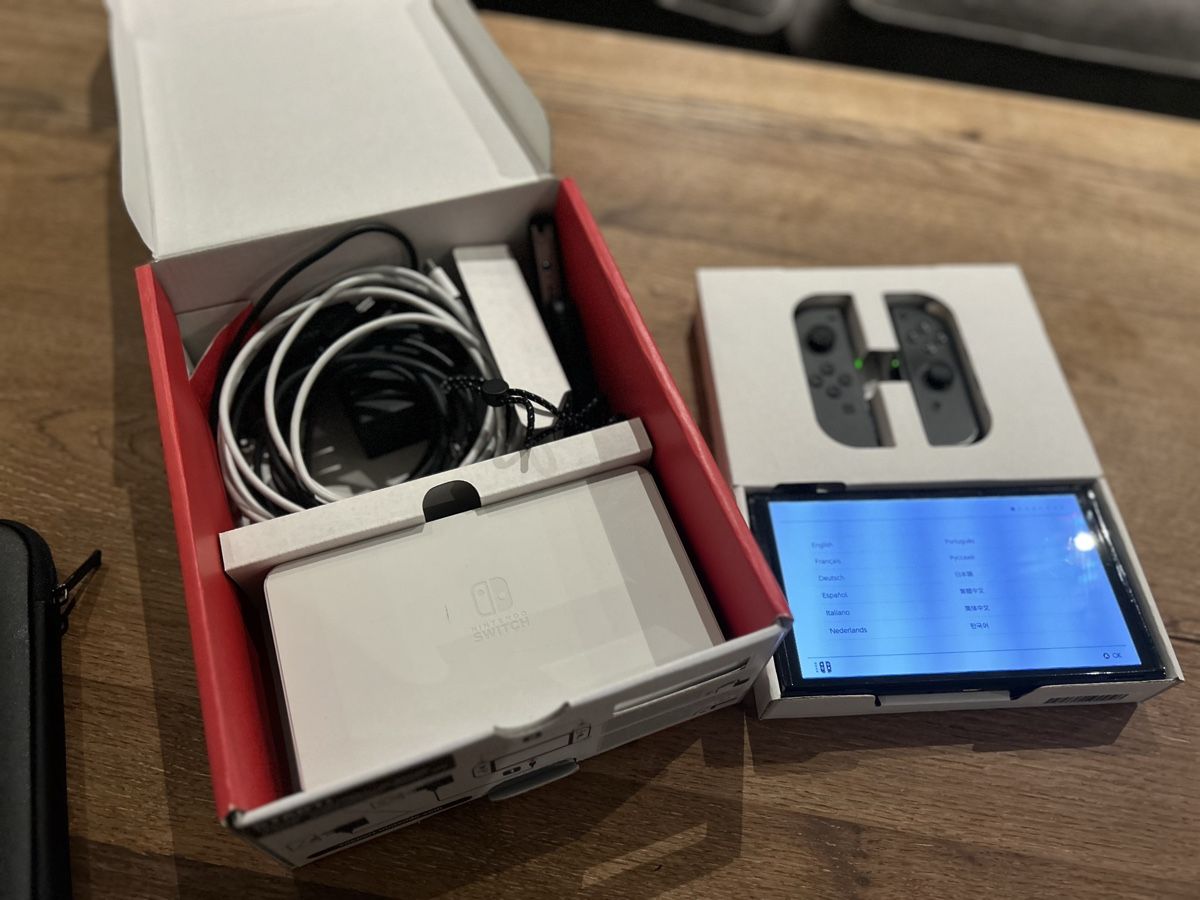 Nintendo Switch OLED - Used with box - Includes Carry Case! (Gebraucht ...