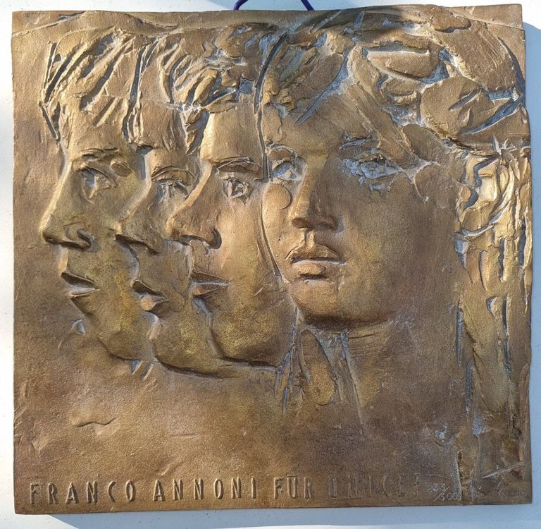 Franco Annoni Bronzerelief UNICEF Lim. (Gebraucht) in Domat/Ems für CHF ...