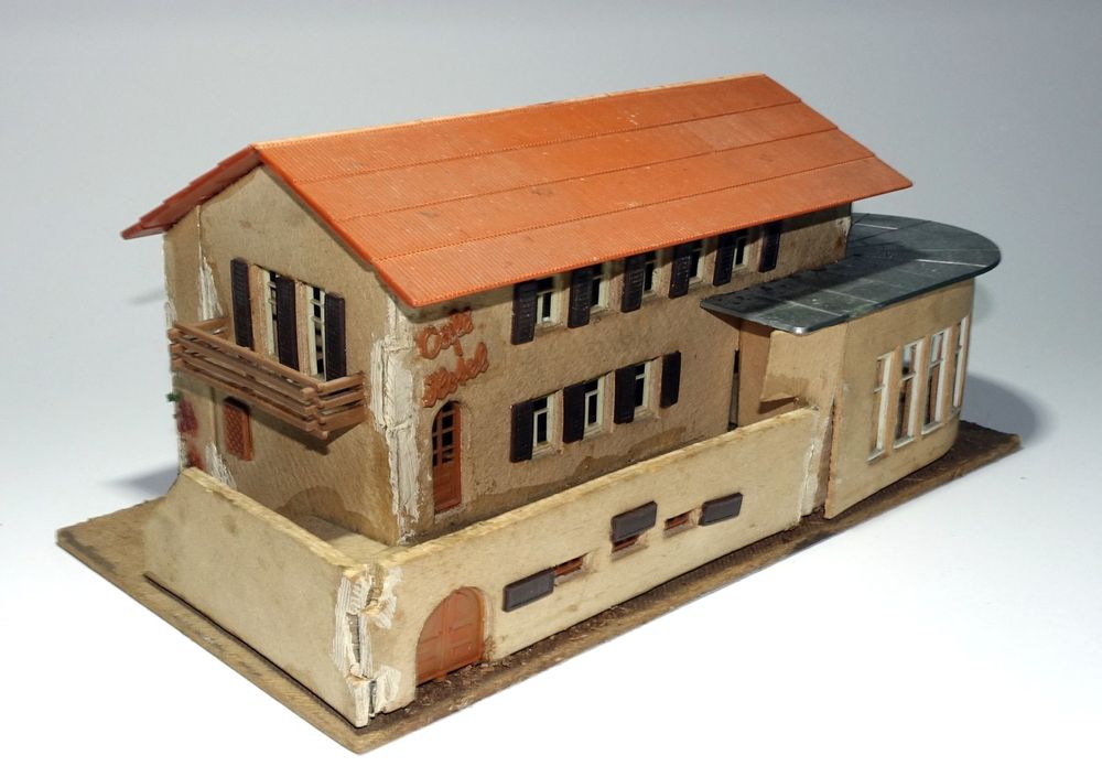 50er Jahre Restaurant Hotel H0 1:87 aus Pappe auf Holz | Kaufen auf Ricardo