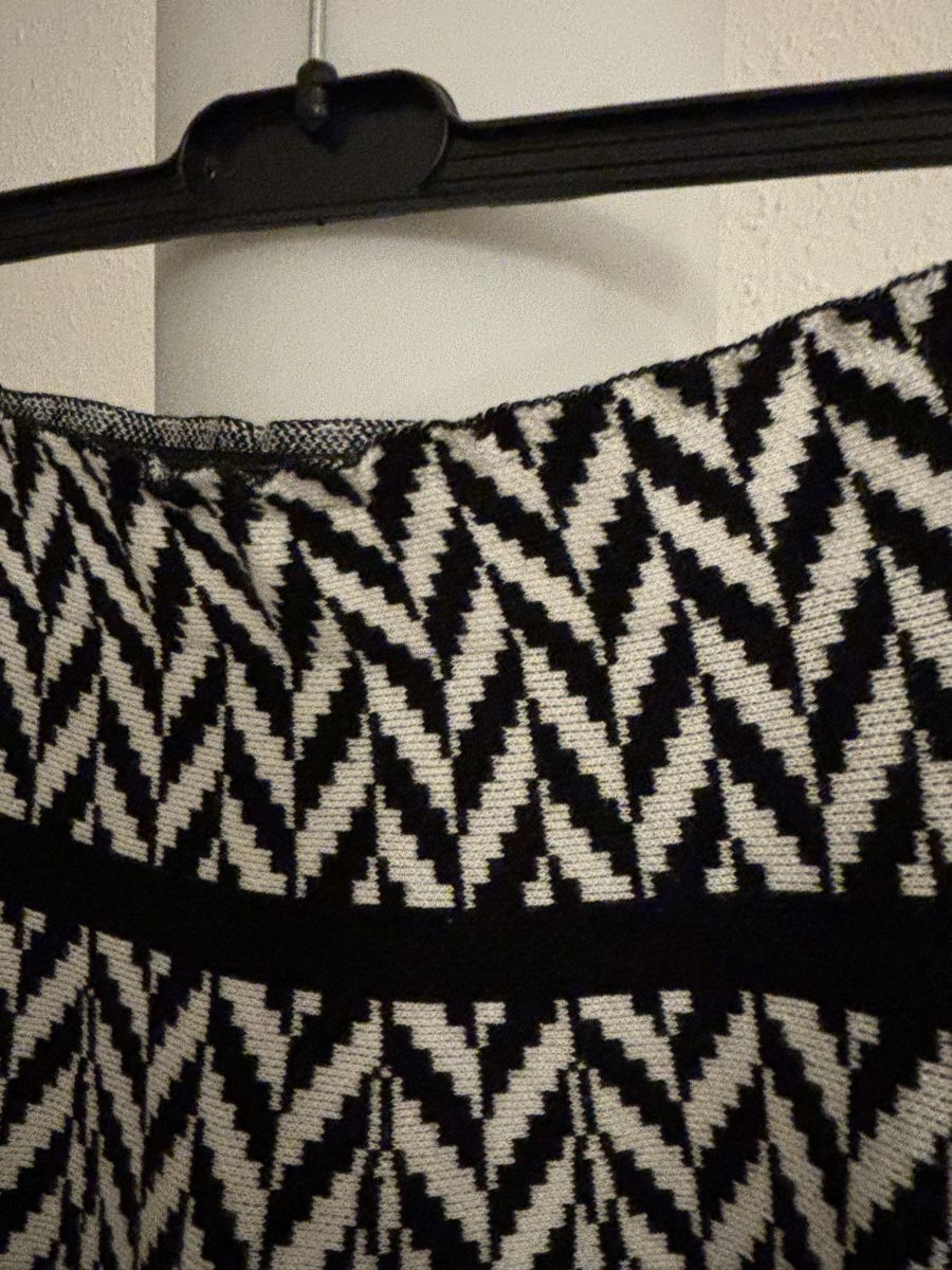 Belle jupe Derhy, taille L, noire et blanche (Neuf (Voir description ...